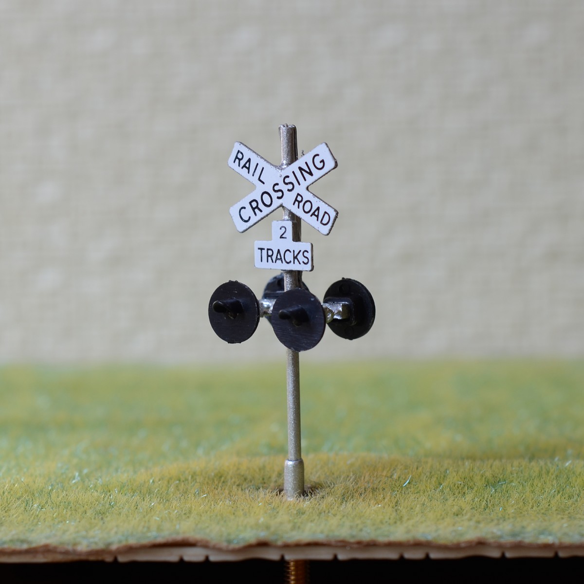 1 x HO scale railroad grade crossing signals 2 track LED made 4 target ...