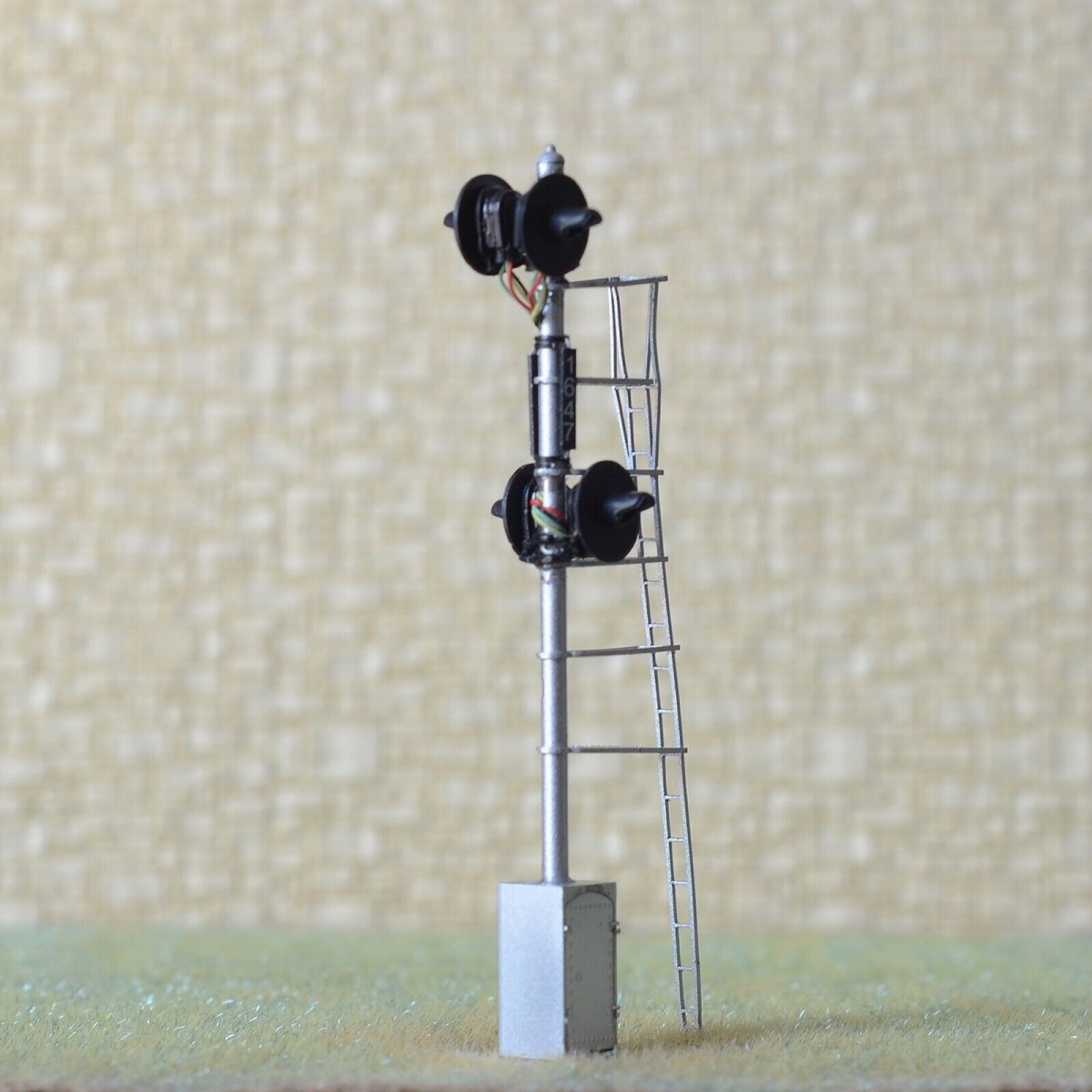 1 x HO scale model 4 head searchlight offset Distant / Intermediate ...