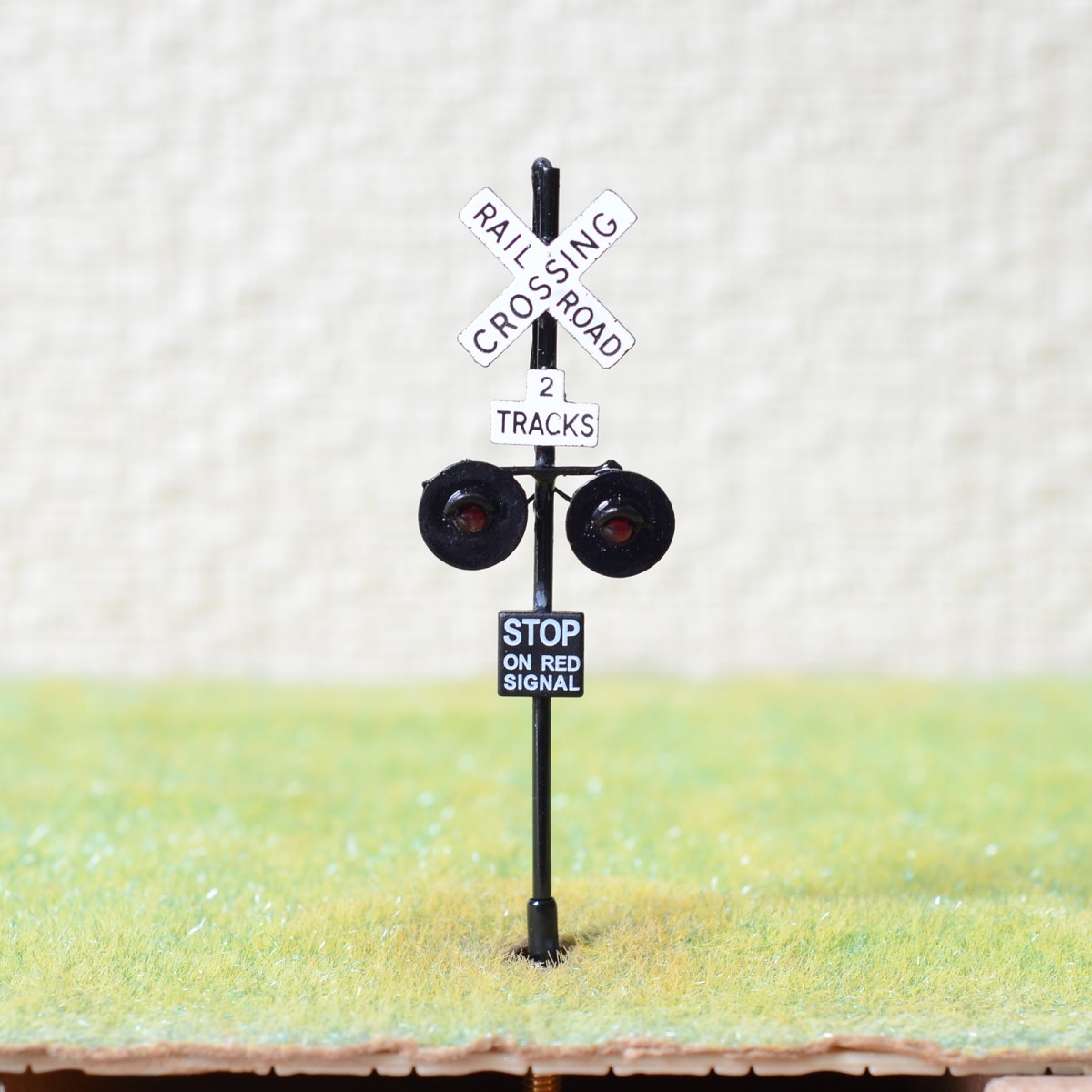 2 x OO scale railroad crossing signals 2 heads + Circuit board flasher ...