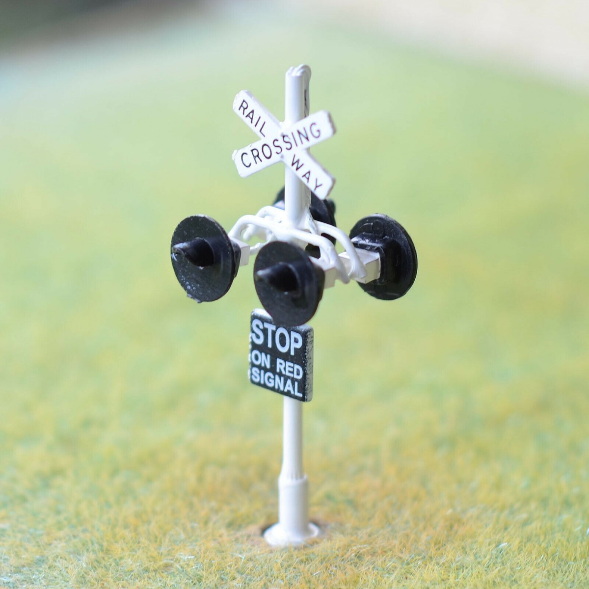 2 x HO scale model railway grade crossing signals + 1 circuit board ...