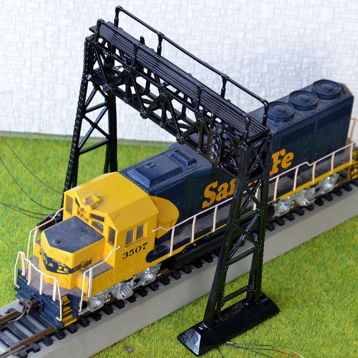 1 x HO or OO scale Signal Bridge prewired LEDs 3 aspects (single Track ...