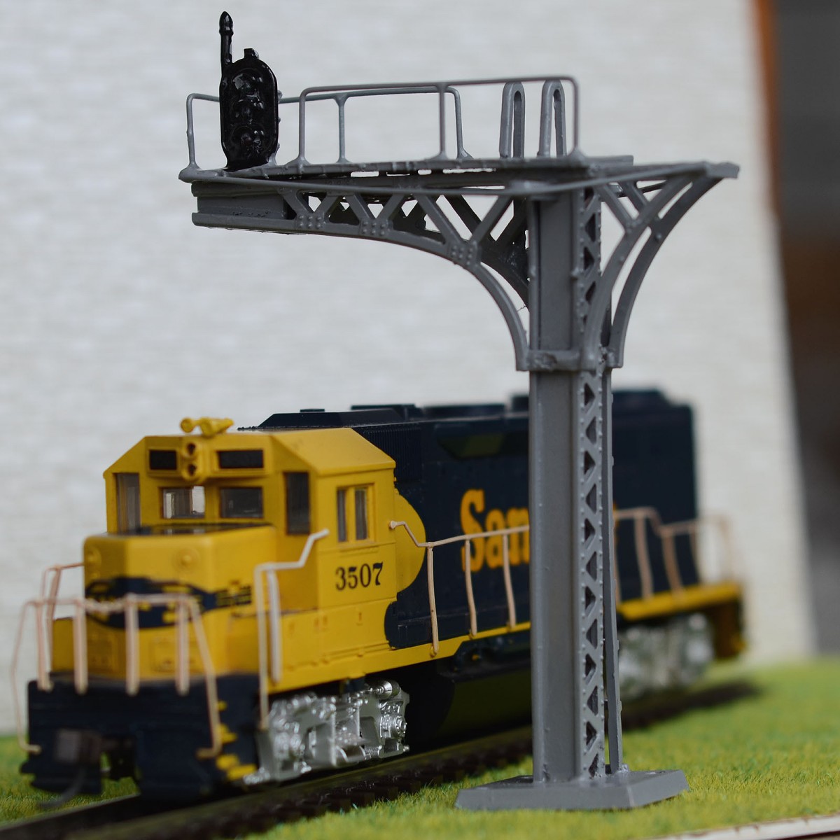 1 x HO / OO gauge Cantilever Signal Bridge LED made 3 aspects single ...