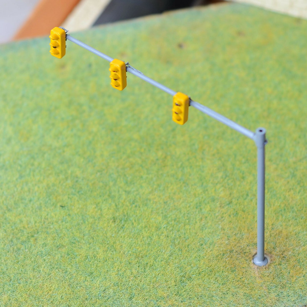 2 x HO / OO traffic light signal LED model train 3 lanes walk street ...