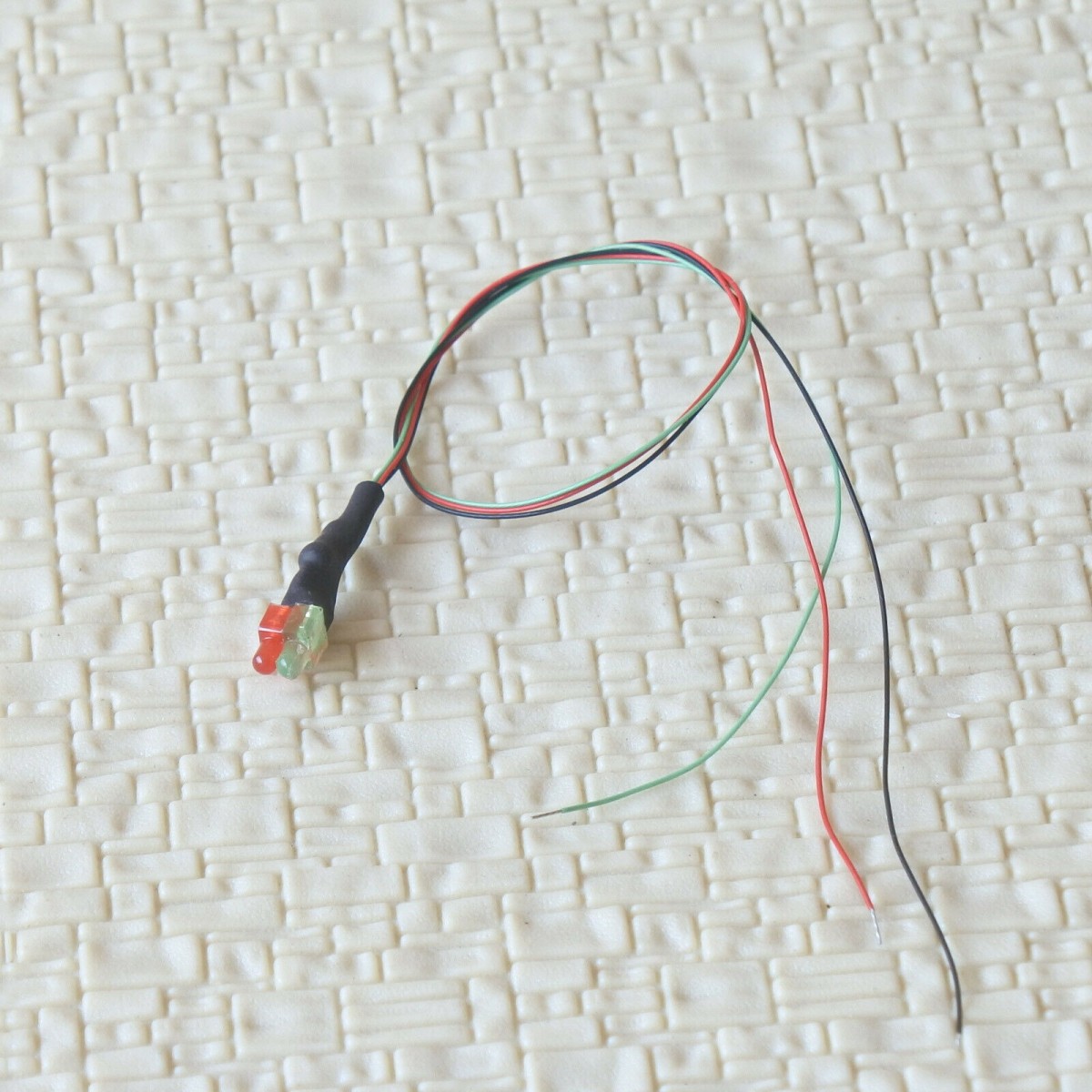 5 x pre-soldered 2mm bicolor LEDs flashing red + constant green wired ...
