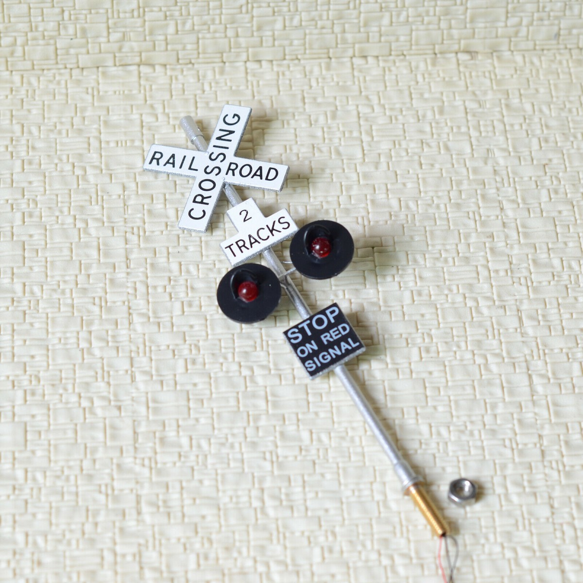 2 x O scale railroad crossing signals 2 heads + 1 x circuit board ...