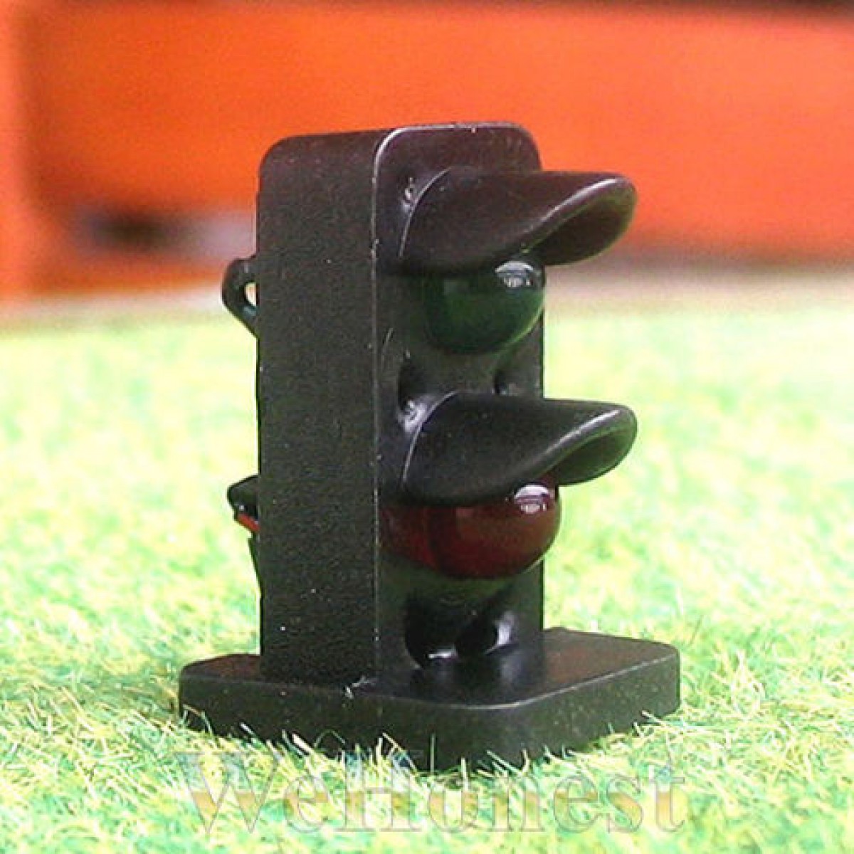 1 x O scale LEDs made Dwarf Signals 2 aspects Green over Red wired ...