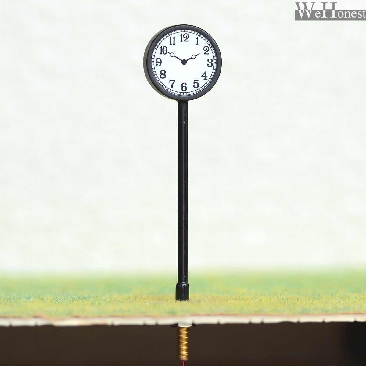 1 x O scale modern station platform clock LED street light illuminated ...