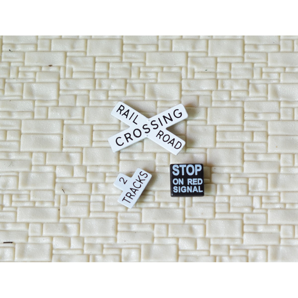 2 x HO / OO scale railroad crossing signals parts crossing bulk signs 2 ...