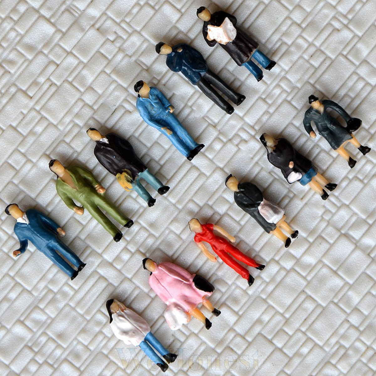 24 pcs HO gauge 1:87 ALL Standing Passengers / People / well painted ...